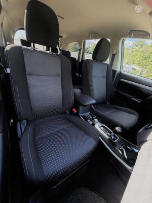 White Mitsubishi Outlander 2018 in Siauliai, with an engine capacity of 2.27 L and mileage of 241 thousand km for 14750 €, photo 31 on AUTOMOTO.COM.LV