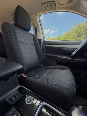 White Mitsubishi Outlander 2018 in Siauliai, with an engine capacity of 2.27 L and mileage of 241 thousand km for 14750 €, photo 32 on AUTOMOTO.COM.LV