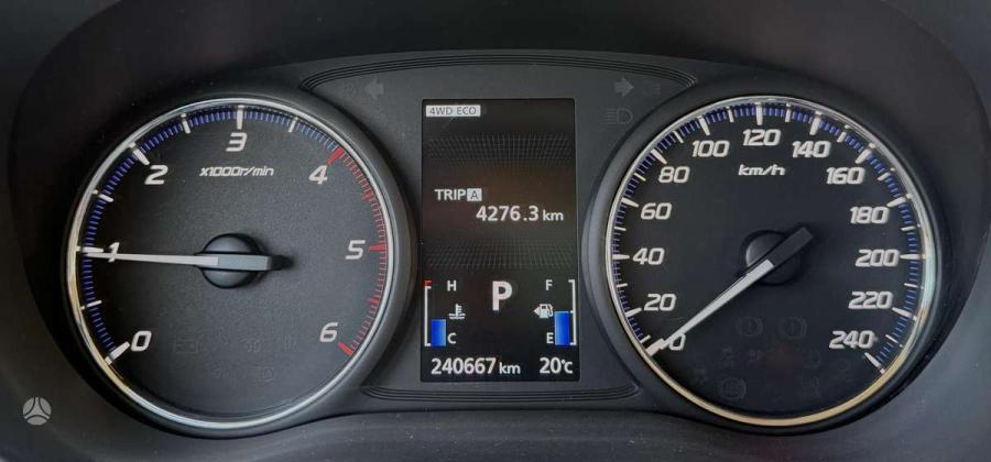 White Mitsubishi Outlander 2018 in Siauliai, with an engine capacity of 2.27 L and mileage of 241 thousand km for 14750 €, photo 44 on AUTOMOTO.COM.LV