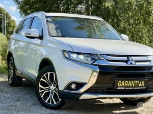 White Mitsubishi Outlander 2018 in Siauliai, with an engine capacity of 2.27 L and mileage of 241 thousand km for 14750 €, photo 14 on AUTOMOTO.COM.LV