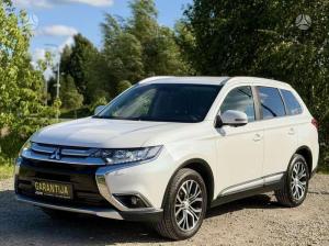 White Mitsubishi Outlander 2018 in Siauliai, with an engine capacity of 2.27 L and mileage of 241 thousand km for 14750 €, photo 23 on AUTOMOTO.COM.LV