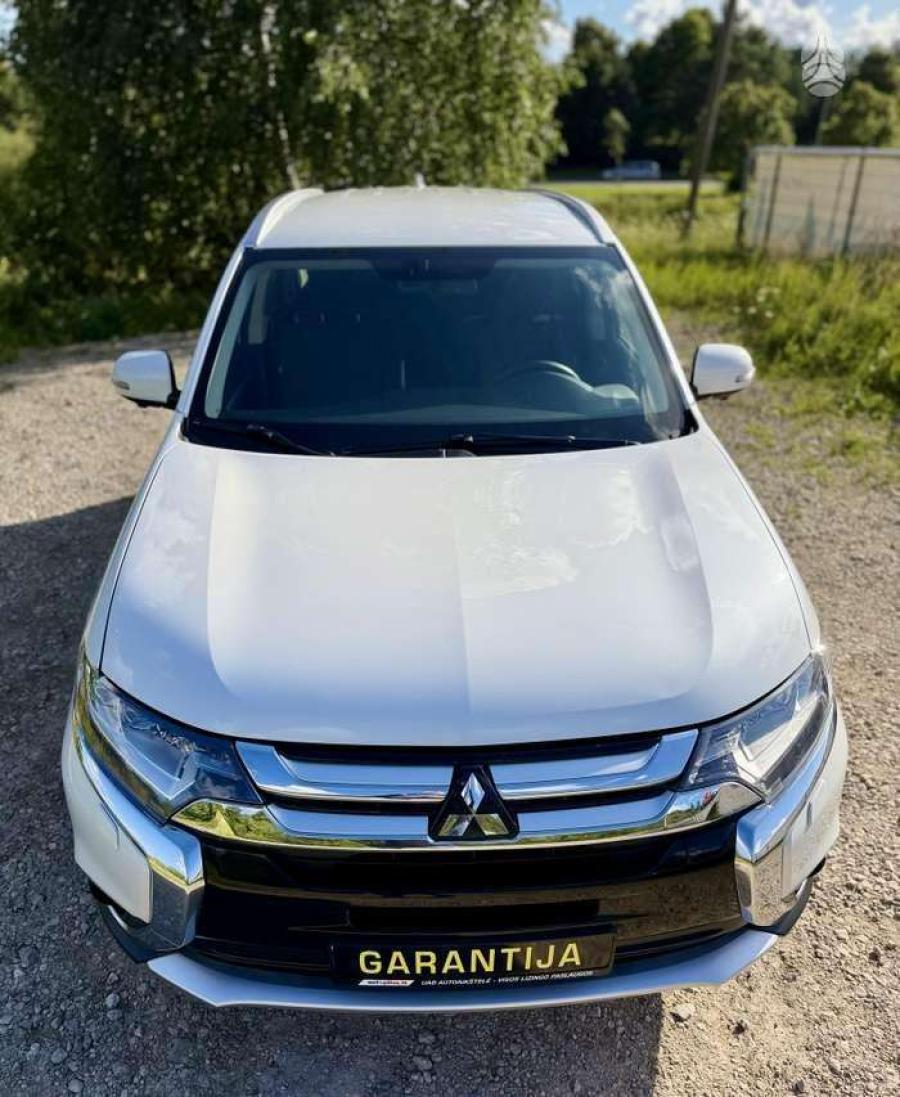 White Mitsubishi Outlander 2018 in Siauliai, with an engine capacity of 2.27 L and mileage of 241 thousand km for 14750 €, photo 24 on AUTOMOTO.COM.LV
