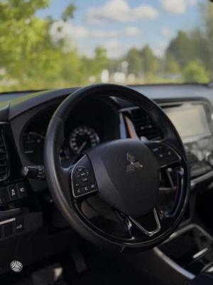 White Mitsubishi Outlander 2018 in Siauliai, with an engine capacity of 2.27 L and mileage of 241 thousand km for 14750 €, photo 28 on AUTOMOTO.COM.LV