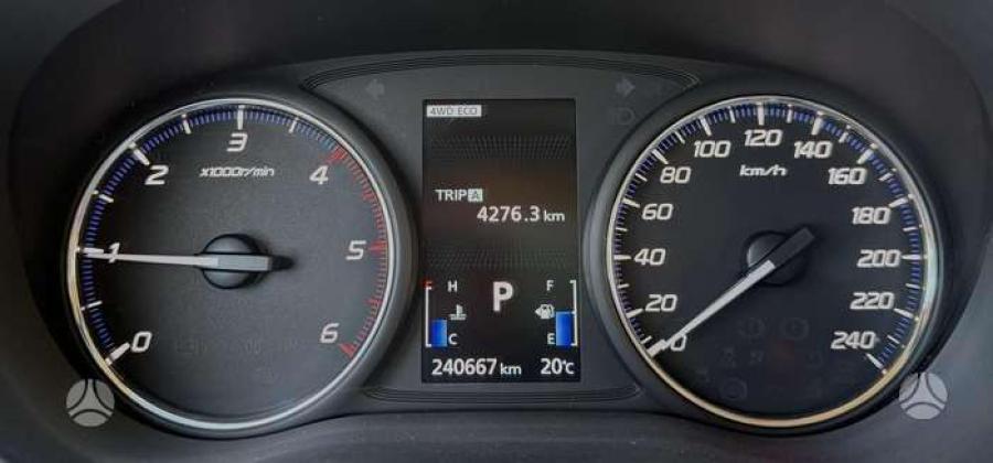 White Mitsubishi Outlander 2018 in Siauliai, with an engine capacity of 2.27 L and mileage of 241 thousand km for 14750 €, photo 44 on AUTOMOTO.COM.LV
