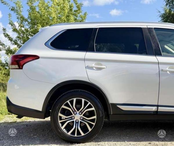 Balts Mitsubishi Outlander 2018 Šauļi, ar dzinēja tilpumu 2.27 L un nobraukumu 241 tūkst. km par 14750 €, foto 9 vietnē AUTOMOTO.COM.LV