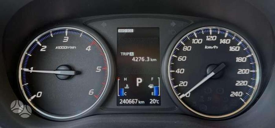 White Mitsubishi Outlander 2018 in Siauliai, with an engine capacity of 2.27 L and mileage of 241 thousand km for 14750 €, photo 44 on AUTOMOTO.COM.LV