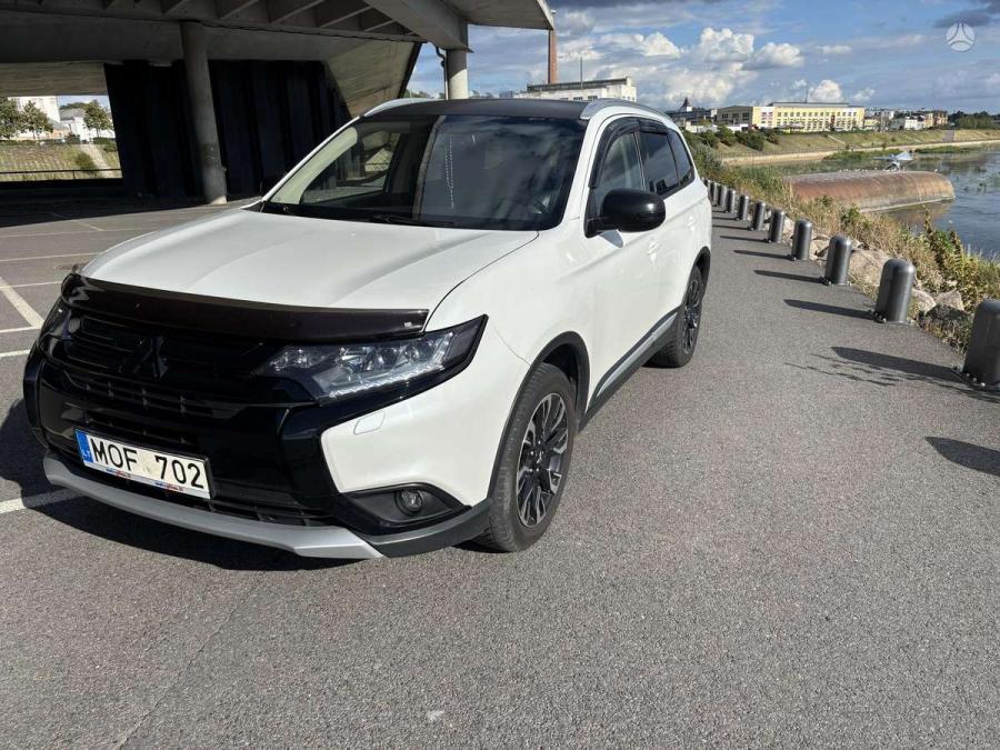 White Mitsubishi Outlander 2018 in Kaunas, with an engine capacity of 2.27 L and mileage of 259 thousand km for 14000 €, photo 1 on AUTOMOTO.COM.LV
