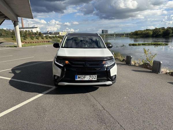 Balts Mitsubishi Outlander 2018 Kauņa, ar dzinēja tilpumu 2.27 L un nobraukumu 259 tūkst. km par 14000 €, foto 3 vietnē AUTOMOTO.COM.LV