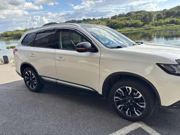 Balts Mitsubishi Outlander 2018 Kauņa, ar dzinēja tilpumu 2.27 L un nobraukumu 259 tūkst. km par 14000 €, foto 4 vietnē AUTOMOTO.COM.LV