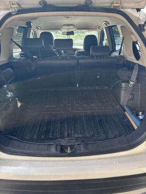 White Mitsubishi Outlander 2018 in Kaunas, with an engine capacity of 2.27 L and mileage of 259 thousand km for 14000 €, photo 8 on AUTOMOTO.COM.LV