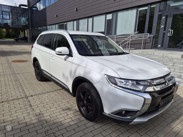 Balts Mitsubishi Outlander 2018 Kauņa, ar dzinēja tilpumu 2.27 L un nobraukumu 212 tūkst. km par 8900 €, foto 3 vietnē AUTOMOTO.COM.LV