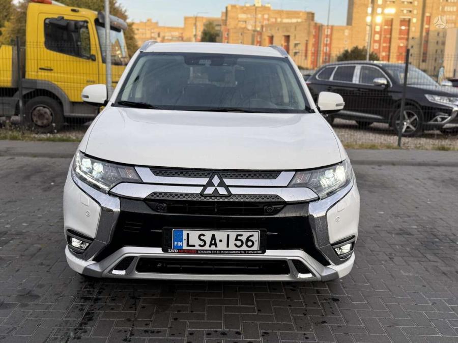 Balts Mitsubishi Outlander 2019 Kauņa, ar dzinēja tilpumu 2.36 L un nobraukumu 201 tūkst. km par 16199 €, foto 2 vietnē AUTOMOTO.COM.LV
