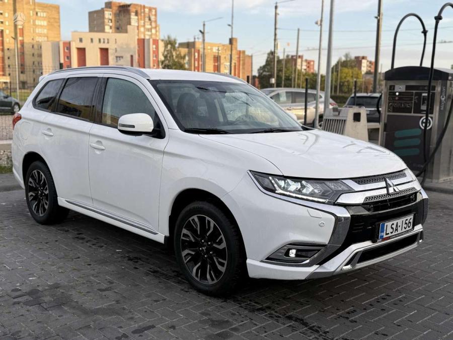 Balts Mitsubishi Outlander 2019 Kauņa, ar dzinēja tilpumu 2.36 L un nobraukumu 201 tūkst. km par 16199 €, foto 3 vietnē AUTOMOTO.COM.LV