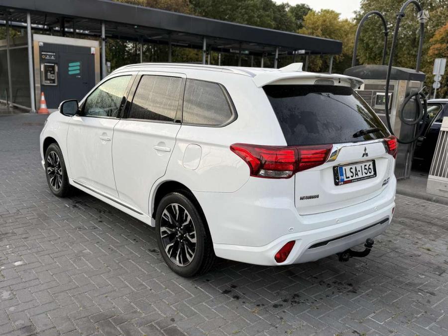 Balts Mitsubishi Outlander 2019 Kauņa, ar dzinēja tilpumu 2.36 L un nobraukumu 201 tūkst. km par 16199 €, foto 6 vietnē AUTOMOTO.COM.LV
