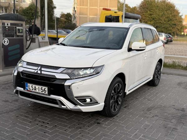 Balts Mitsubishi Outlander 2019 Kauņa, ar dzinēja tilpumu 2.36 L un nobraukumu 201 tūkst. km par 15448 €, foto 1 vietnē AUTOMOTO.COM.LV
