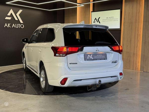 Balts Mitsubishi Outlander 2019 Kauņa, ar dzinēja tilpumu 2.36 L un nobraukumu 126 tūkst. km par 16990 €, foto 8 vietnē AUTOMOTO.COM.LV