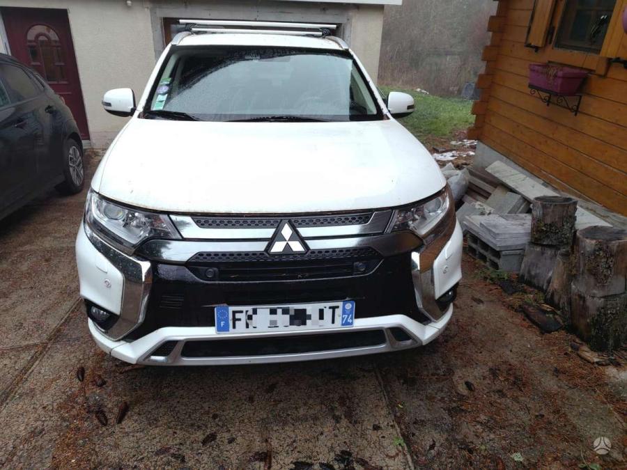 Balts Mitsubishi Outlander 2019 Kauņa, ar dzinēja tilpumu 2.36 L un nobraukumu 68 tūkst. km par 13950 €, foto 1 vietnē AUTOMOTO.COM.LV