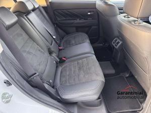 White Mitsubishi Outlander 2019 in Vilnius, with an engine capacity of 2.36 L and mileage of 179 thousand km for 15950 €, photo 10 on AUTOMOTO.COM.LV
