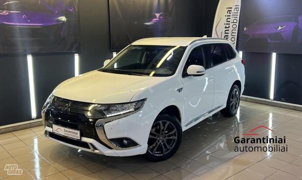White Mitsubishi Outlander 2019 in Avizieniai, with an engine capacity of 2.40 L and mileage of 179 thousand km for 15950 €, photo 1 on AUTOMOTO.COM.LV