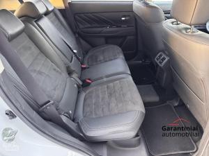 White Mitsubishi Outlander 2019 in Avizieniai, with an engine capacity of 2.40 L and mileage of 179 thousand km for 15950 €, photo 10 on AUTOMOTO.COM.LV