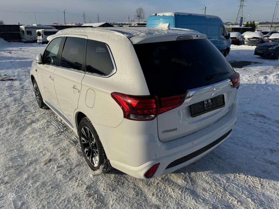 Balts Mitsubishi Outlander 2019 Kauņa, ar dzinēja tilpumu 2.00 L un nobraukumu 200 tūkst. km par 12999 €, foto 7 vietnē AUTOMOTO.COM.LV