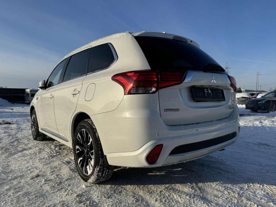 Balts Mitsubishi Outlander 2019 Kauņa, ar dzinēja tilpumu 2.00 L un nobraukumu 200 tūkst. km par 12999 €, foto 8 vietnē AUTOMOTO.COM.LV