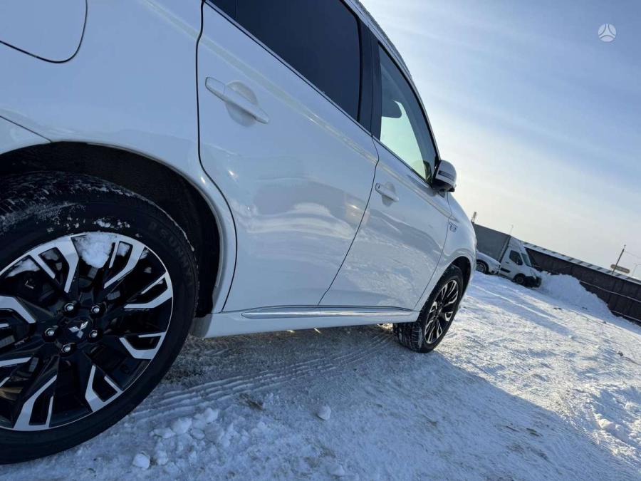 Balts Mitsubishi Outlander 2019 Kauņa, ar dzinēja tilpumu 2.00 L un nobraukumu 200 tūkst. km par 12999 €, foto 12 vietnē AUTOMOTO.COM.LV