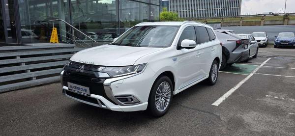 Balts Mitsubishi Outlander 2019 Viļņa, ar dzinēja tilpumu 2.36 L un nobraukumu 116 tūkst. km par 19850 €, foto 2 vietnē AUTOMOTO.COM.LV