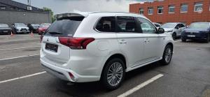 White Mitsubishi Outlander 2019 in Vilnius, with an engine capacity of 2.36 L and mileage of 116 thousand km for 19850 €, photo 5 on AUTOMOTO.COM.LV