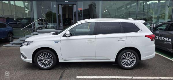 Balts Mitsubishi Outlander 2019 Viļņa, ar dzinēja tilpumu 2.36 L un nobraukumu 116 tūkst. km par 19850 €, foto 6 vietnē AUTOMOTO.COM.LV