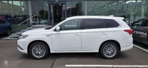 White Mitsubishi Outlander 2019 in Vilnius, with an engine capacity of 2.36 L and mileage of 116 thousand km for 19850 €, photo 7 on AUTOMOTO.COM.LV