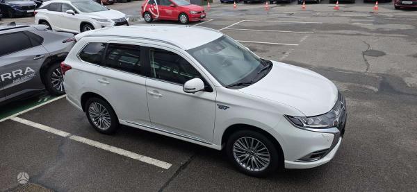 Balts Mitsubishi Outlander 2019 Viļņa, ar dzinēja tilpumu 2.36 L un nobraukumu 116 tūkst. km par 19850 €, foto 7 vietnē AUTOMOTO.COM.LV