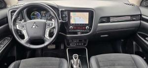 White Mitsubishi Outlander 2019 in Vilnius, with an engine capacity of 2.36 L and mileage of 116 thousand km for 19850 €, photo 9 on AUTOMOTO.COM.LV