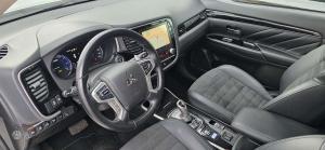 White Mitsubishi Outlander 2019 in Vilnius, with an engine capacity of 2.36 L and mileage of 116 thousand km for 19850 €, photo 22 on AUTOMOTO.COM.LV