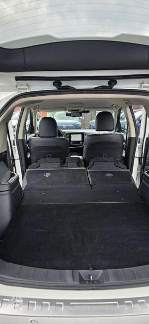 White Mitsubishi Outlander 2019 in Vilnius, with an engine capacity of 2.36 L and mileage of 116 thousand km for 19850 €, photo 29 on AUTOMOTO.COM.LV