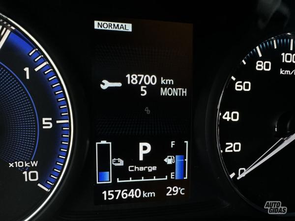 White Mitsubishi Outlander 2019 in Avizieniai, with an engine capacity of 2.40 L and mileage of 158 thousand km for 16750 €, photo 8 on AUTOMOTO.COM.LV