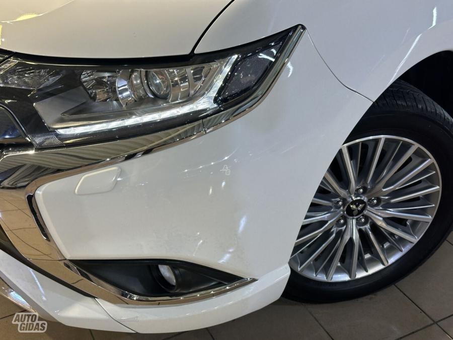 Белый Мицубиси Аутлендер 2019 в Авиженяй, объемом двигателя 2.40 л и пробегом 158 тыс. км за 16750 €, фото 26 на AUTOMOTO.COM.LV