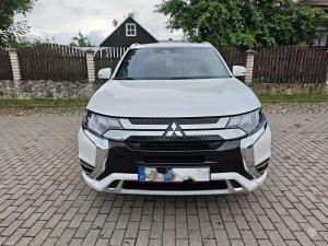 Balts Mitsubishi Outlander 2019 Viļņa, ar dzinēja tilpumu 2.36 L un nobraukumu 87 tūkst. km par 19600 €, foto 3 vietnē AUTOMOTO.COM.LV