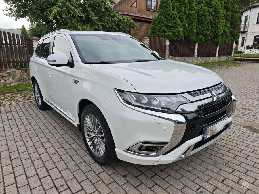 Balts Mitsubishi Outlander 2019 Viļņa, ar dzinēja tilpumu 2.36 L un nobraukumu 87 tūkst. km par 19600 €, foto 4 vietnē AUTOMOTO.COM.LV