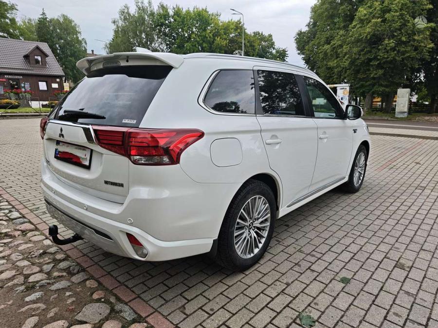 Balts Mitsubishi Outlander 2019 Viļņa, ar dzinēja tilpumu 2.36 L un nobraukumu 87 tūkst. km par 19600 €, foto 5 vietnē AUTOMOTO.COM.LV