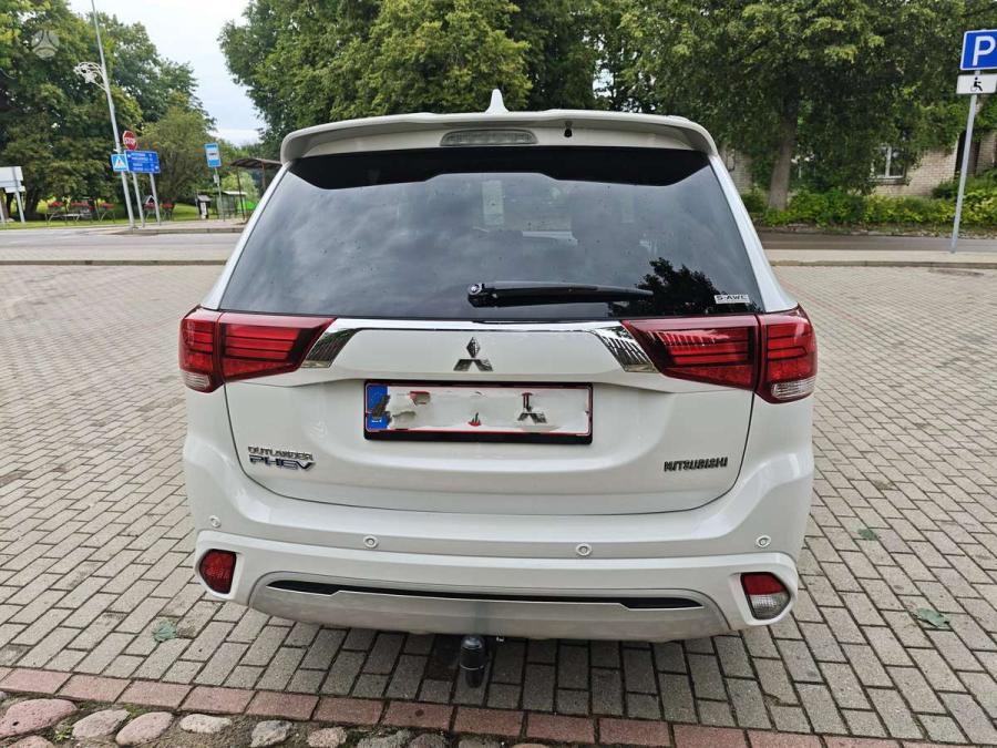 Balts Mitsubishi Outlander 2019 Viļņa, ar dzinēja tilpumu 2.36 L un nobraukumu 87 tūkst. km par 19600 €, foto 6 vietnē AUTOMOTO.COM.LV