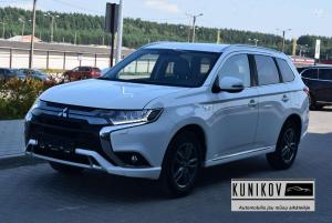 Balts Mitsubishi Outlander 2019 Viļņa, ar dzinēja tilpumu 2.36 L un nobraukumu 157 tūkst. km par 15900 €, foto  vietnē AUTOMOTO.COM.LV