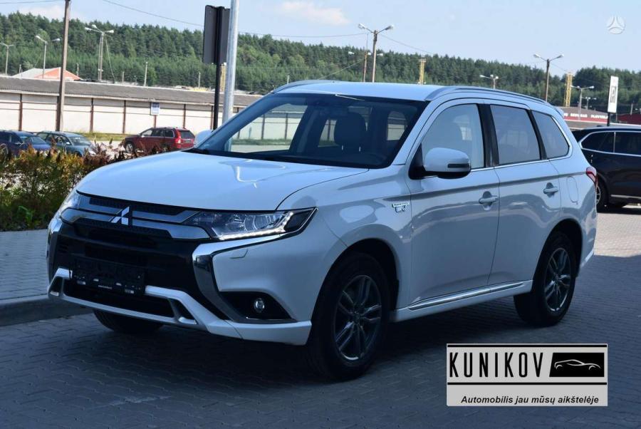 Balts Mitsubishi Outlander 2019 Viļņa, ar dzinēja tilpumu 2.36 L un nobraukumu 157 tūkst. km par 15900 €, foto 1 vietnē AUTOMOTO.COM.LV