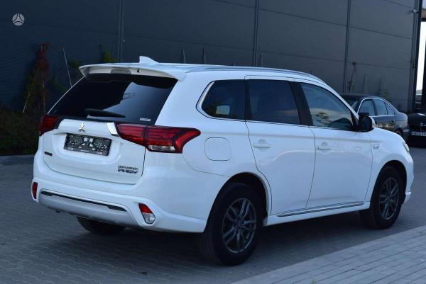 Balts Mitsubishi Outlander 2019 Viļņa, ar dzinēja tilpumu 2.36 L un nobraukumu 157 tūkst. km par 15900 €, foto 4 vietnē AUTOMOTO.COM.LV