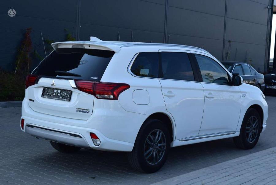 Balts Mitsubishi Outlander 2019 Viļņa, ar dzinēja tilpumu 2.36 L un nobraukumu 157 tūkst. km par 15900 €, foto 5 vietnē AUTOMOTO.COM.LV