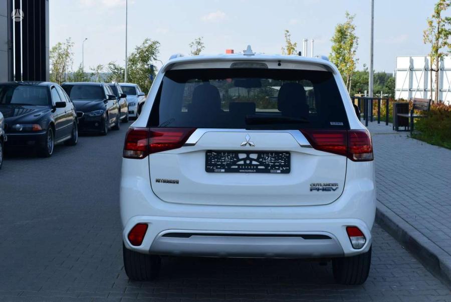 Balts Mitsubishi Outlander 2019 Viļņa, ar dzinēja tilpumu 2.36 L un nobraukumu 157 tūkst. km par 15900 €, foto 6 vietnē AUTOMOTO.COM.LV