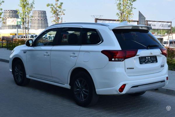 Balts Mitsubishi Outlander 2019 Viļņa, ar dzinēja tilpumu 2.36 L un nobraukumu 157 tūkst. km par 15900 €, foto 6 vietnē AUTOMOTO.COM.LV