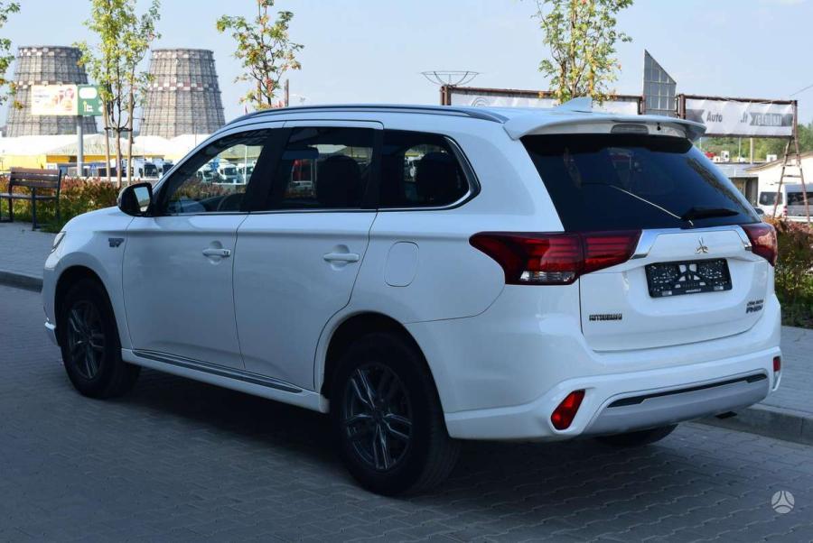 Balts Mitsubishi Outlander 2019 Viļņa, ar dzinēja tilpumu 2.36 L un nobraukumu 157 tūkst. km par 15900 €, foto 7 vietnē AUTOMOTO.COM.LV
