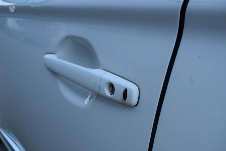 Balts Mitsubishi Outlander 2019 Viļņa, ar dzinēja tilpumu 2.36 L un nobraukumu 157 tūkst. km par 15900 €, foto 8 vietnē AUTOMOTO.COM.LV