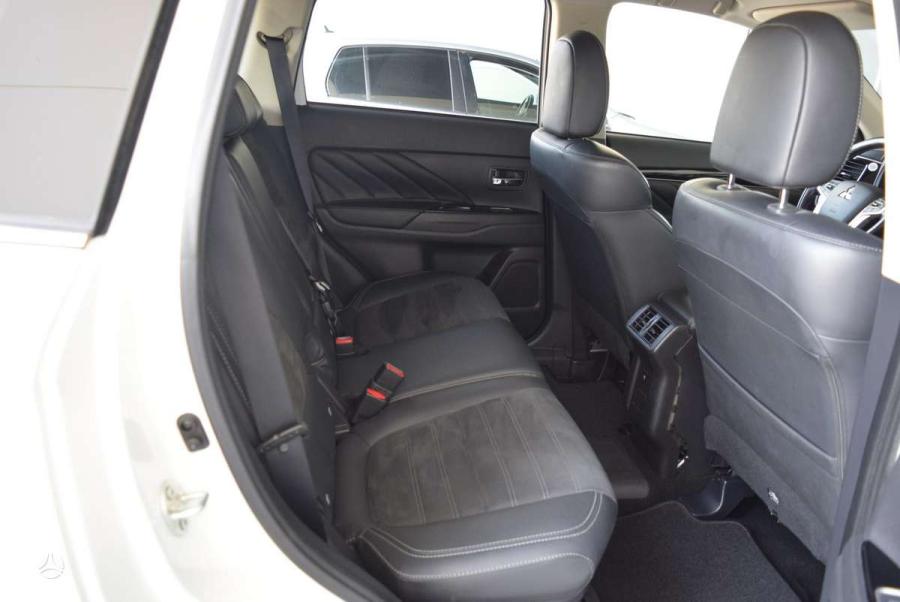 Balts Mitsubishi Outlander 2019 Viļņa, ar dzinēja tilpumu 2.36 L un nobraukumu 157 tūkst. km par 15900 €, foto 12 vietnē AUTOMOTO.COM.LV
